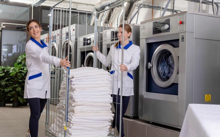 Quelle est la différence entre une blanchisserie et un pressing ? | Electrolux Professional France